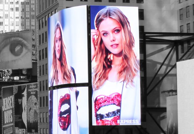 Flagship Express Store in Times Square Has a Digital Makeover